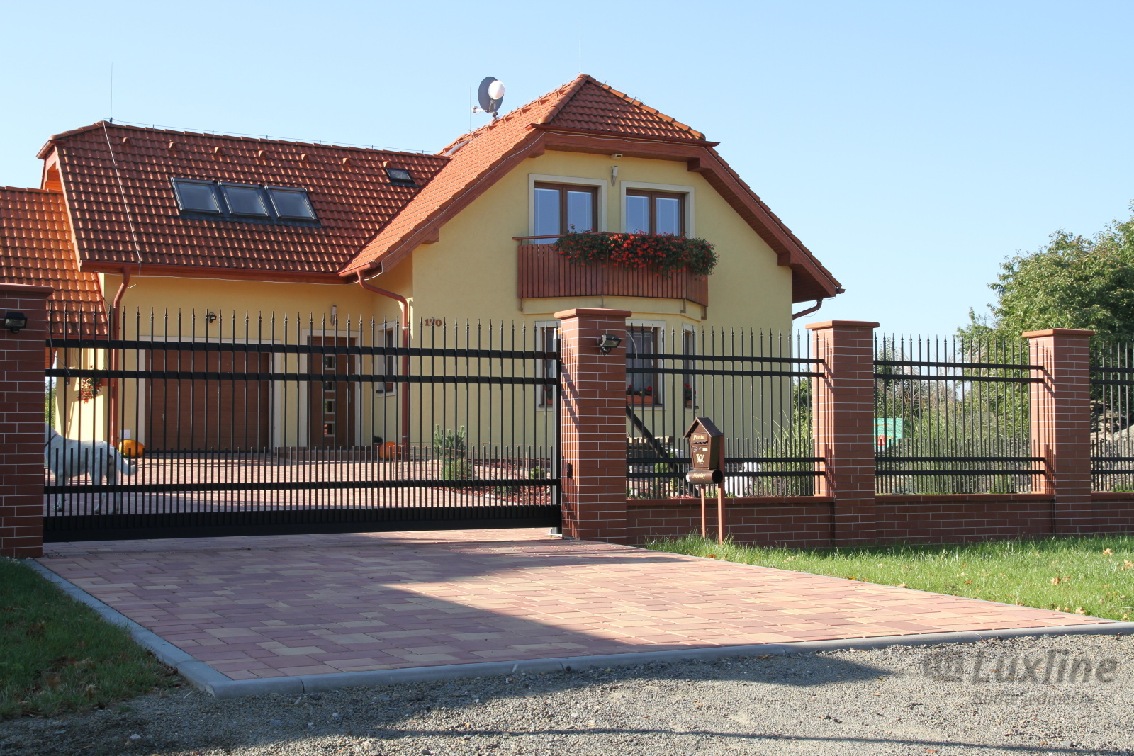 Tyčkový plot - Hliníkové ploty - Luxline.cz